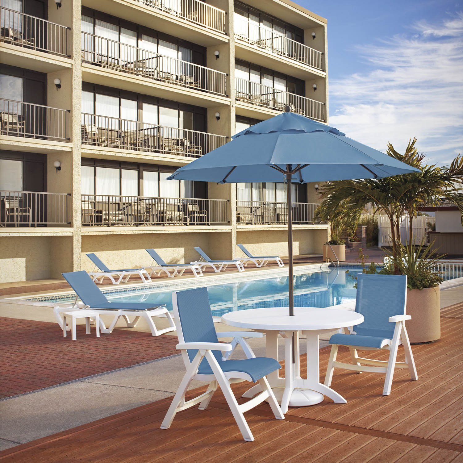 Extend Your Summer: Tips for Poolside Chaise and Lounge Furniture