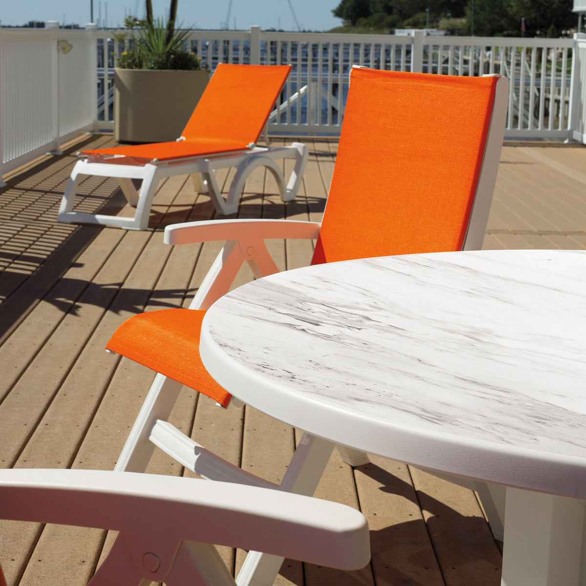 Aquaba 48" Round Table