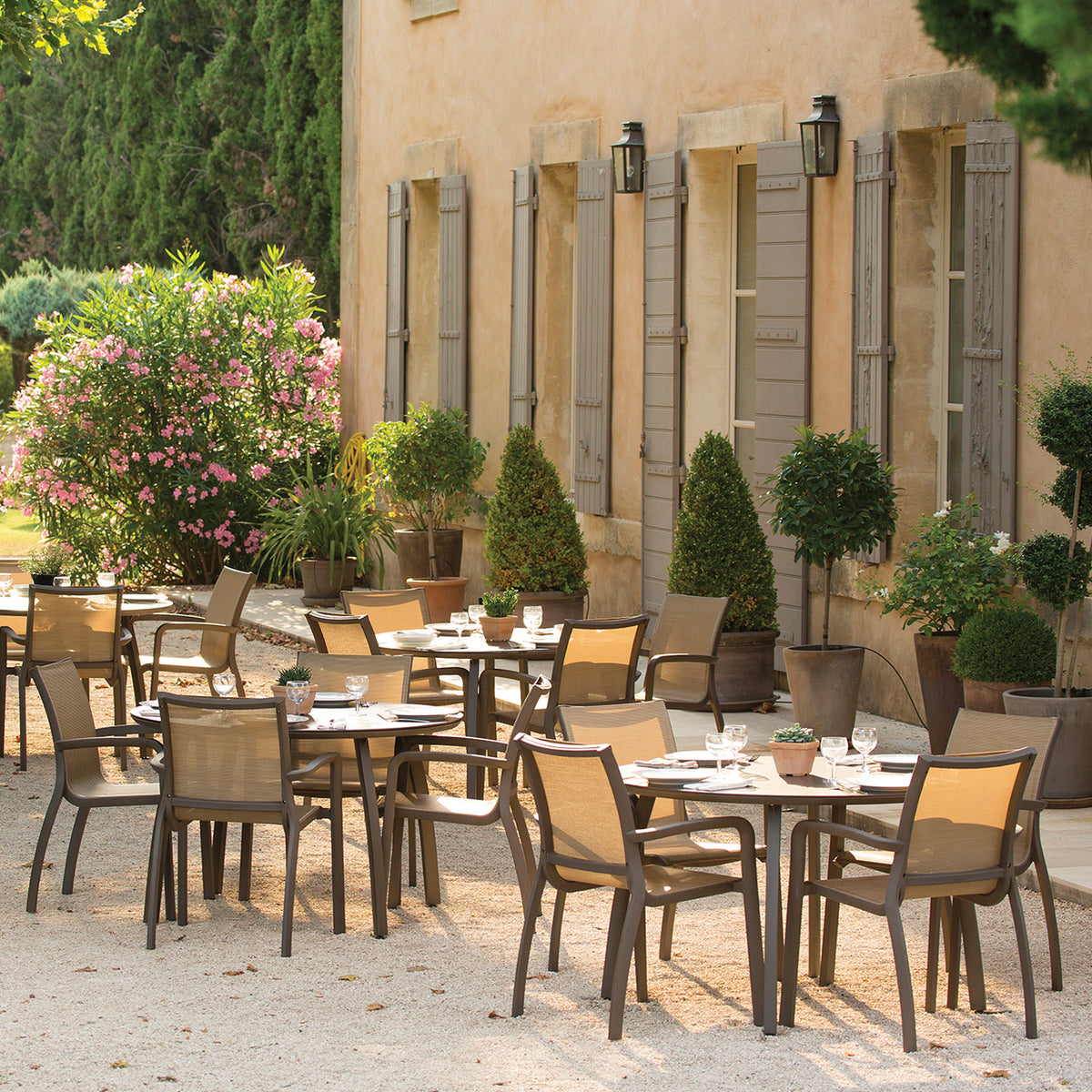 Sunset 42" Round Table